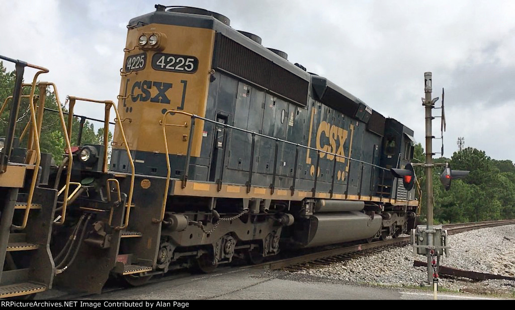 CSX SD40-3 4225 crosses Rockwood Rd
